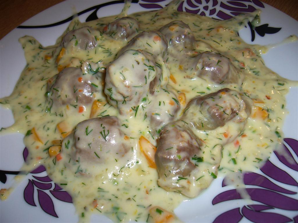 Żołądki z indyka w pysznym sosie - przepis - Mojegotowanie.pl