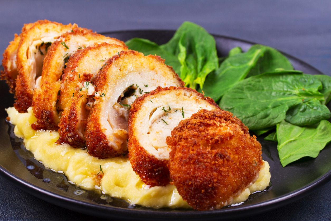 Devolay z piersi kurczaka - przepis - Mojegotowanie.pl