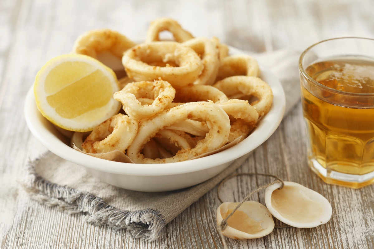 Smażone kalmary - przepis - Mojegotowanie.pl