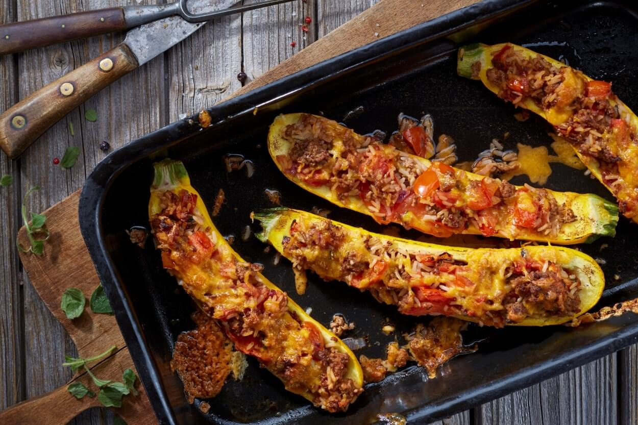 Kabaczek faszerowany mięsem - przepis - Mojegotowanie.pl