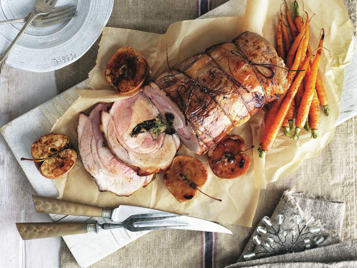 Boczek rolowany pieczony - przepis - Mojegotowanie.pl