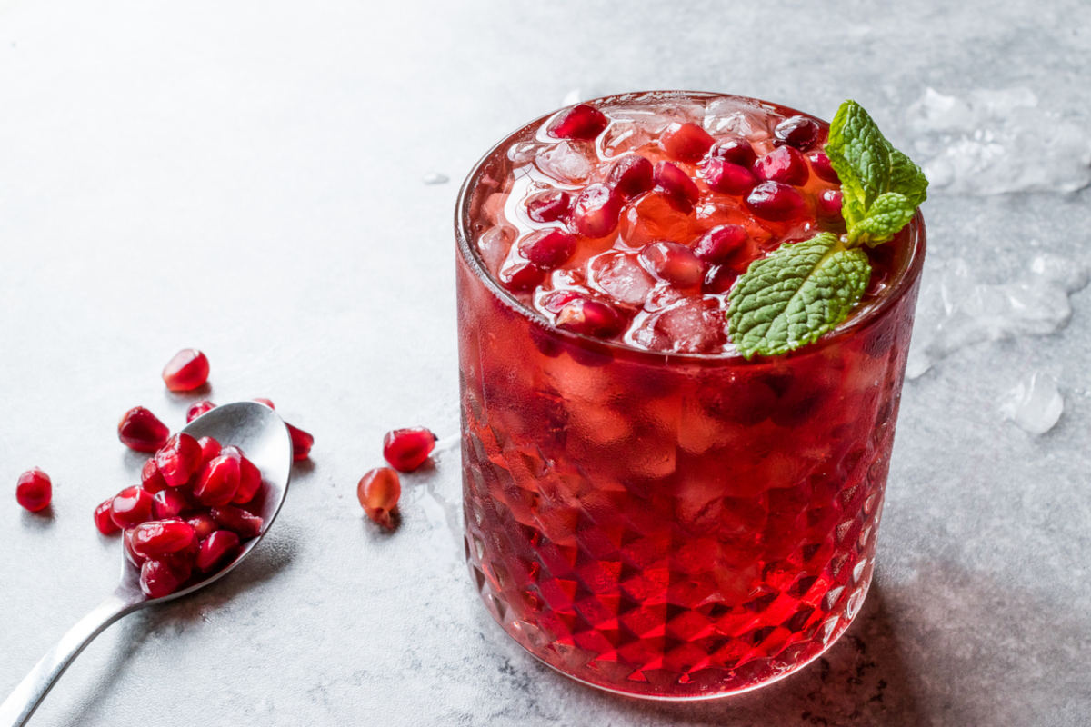 Drink z grenadiną - przepis - Mojegotowanie.pl