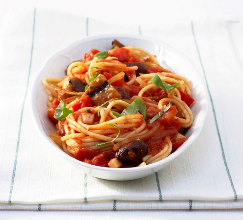 Spaghetti Napoli - przepis - Mojegotowanie.pl