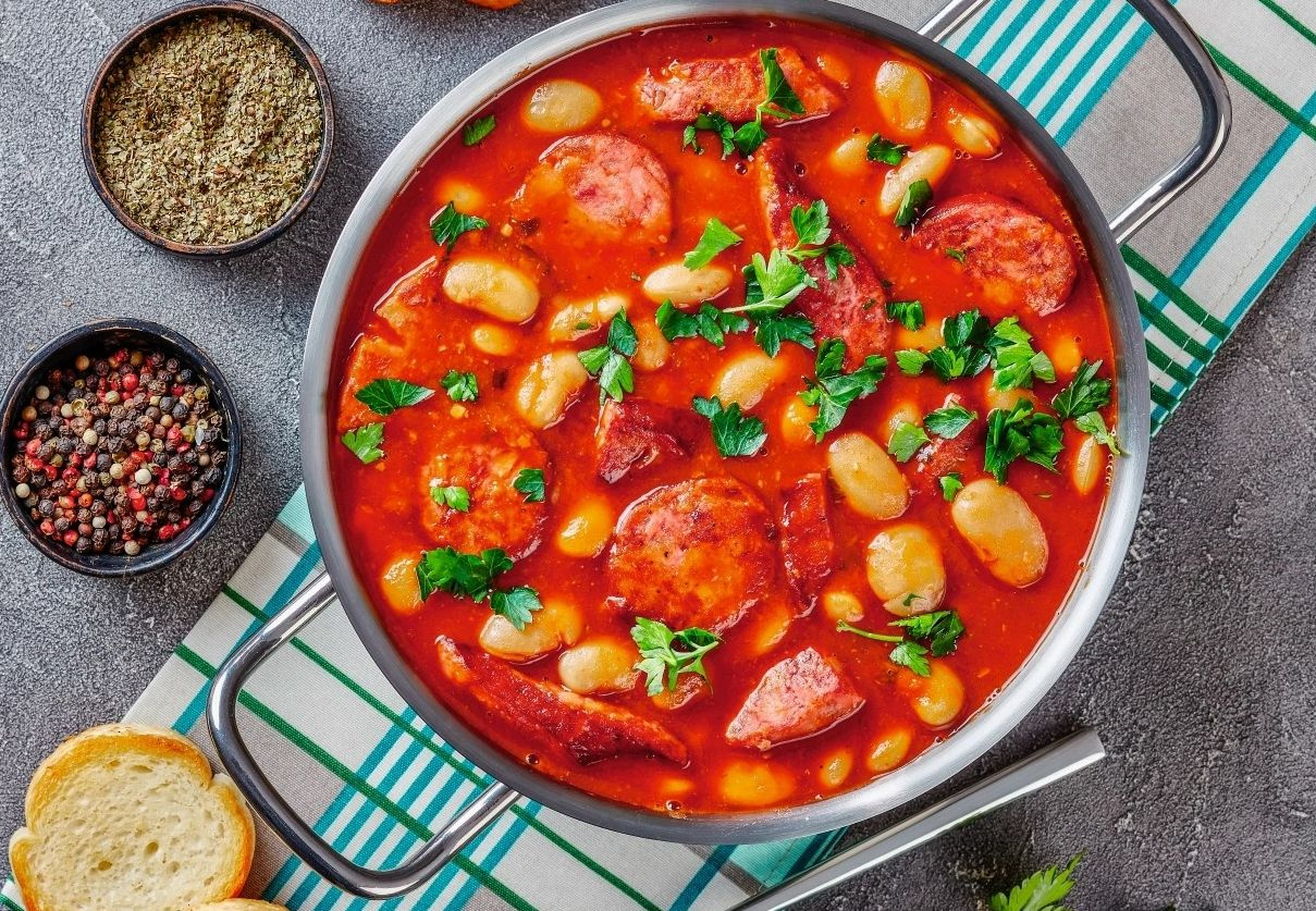 Fasolka po bretońsku - przepis - Mojegotowanie.pl