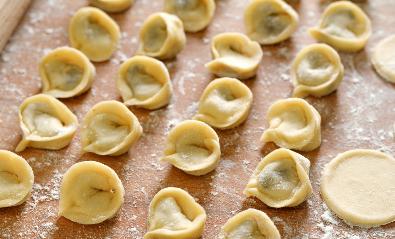 Uszka z mięsem - przepis - Mojegotowanie.pl