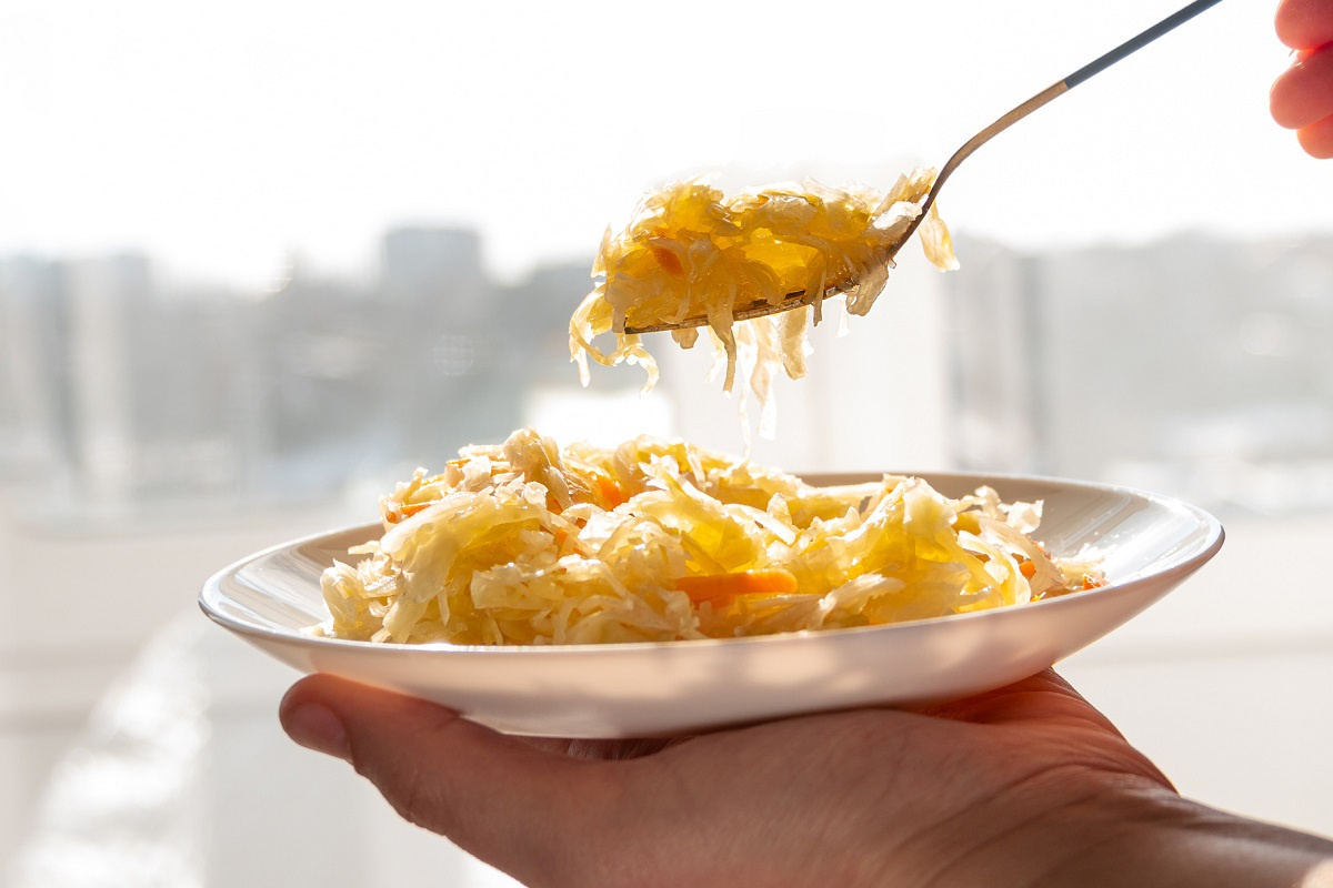 Surówka z kiszonej kapusty jakiej jeszcze nie jedliście. Te 2 składniki ...