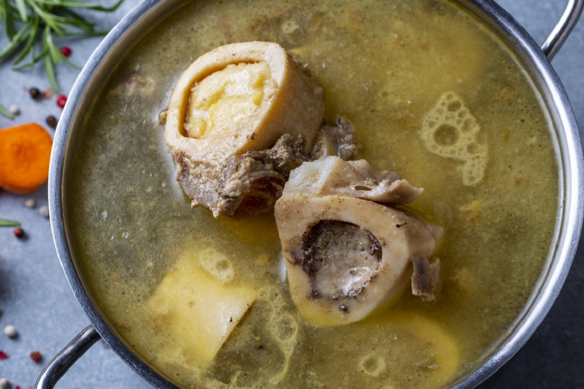 Rosół kolagenowy to prawdziwe płynne złoto. 1 szklanka dziennie działa ...