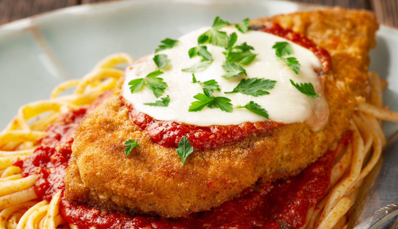Chicken parm - przepis - Mojegotowanie.pl
