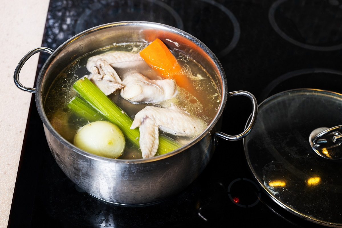 To przez to rosół traci kolor i staje się mętny. Ten błąd popełnia ...