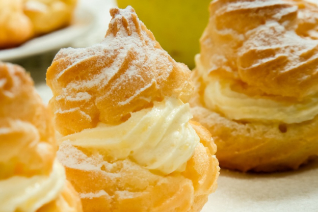 Ptysie z kremem - przepis - Mojegotowanie.pl