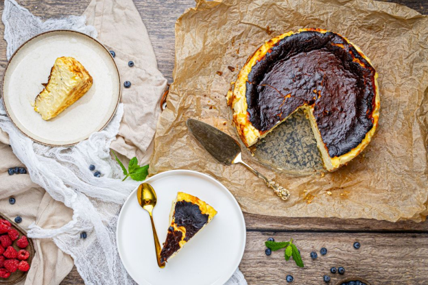 Sernik baskijski - przepis - Mojegotowanie.pl