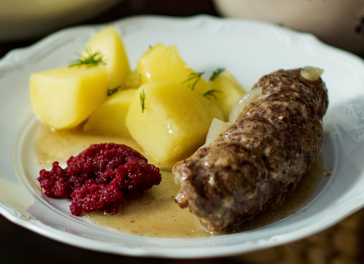 Tatarskie zrazy mają wyjątkowy farsz. Mięso mielone łączę z ...