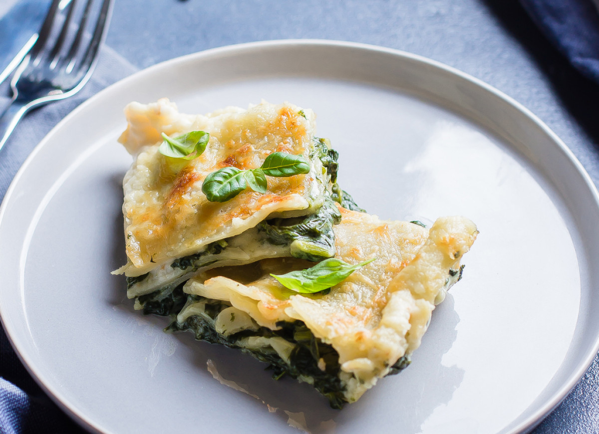 Lazania ze szpinakiem - przepis - Mojegotowanie.pl