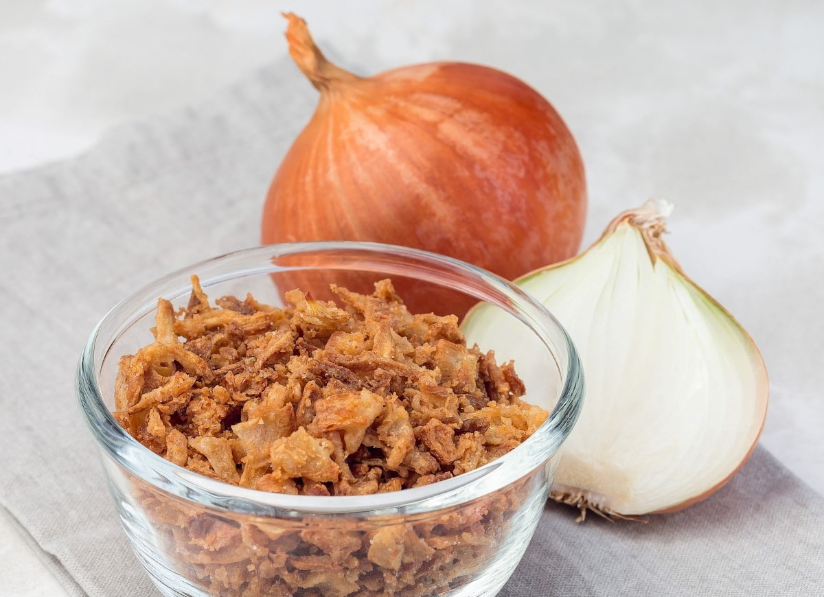 Prażona cebulka - przepis - Mojegotowanie.pl