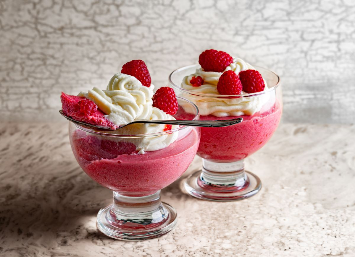 Mus malinowy - przepis - Mojegotowanie.pl