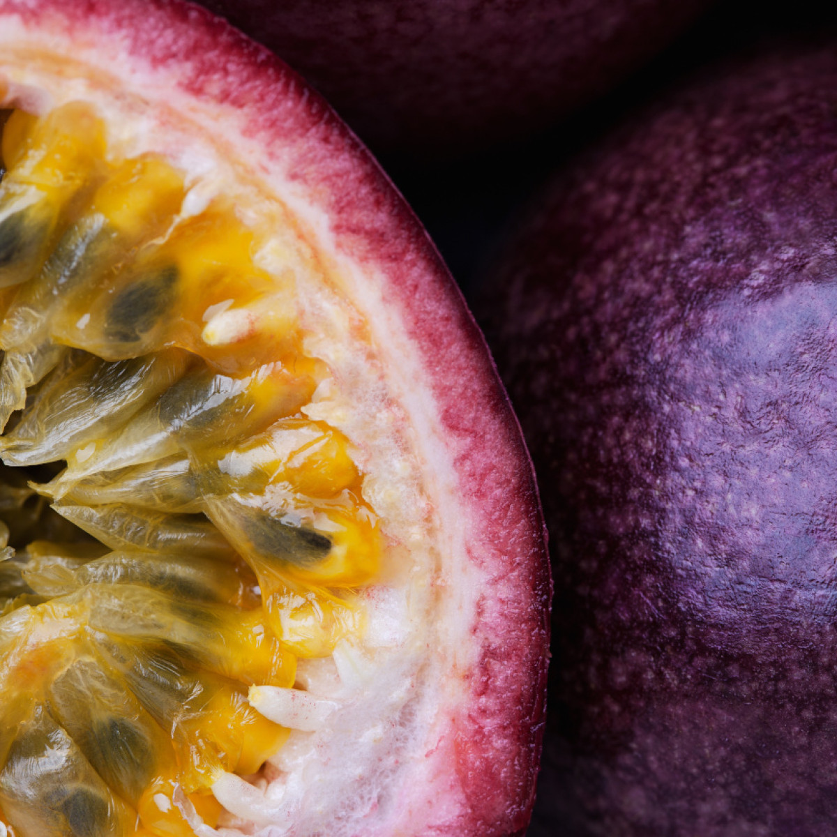 Niech was nie zniechęci nieatrakcyjna skórka. Marakuja podkręca ...