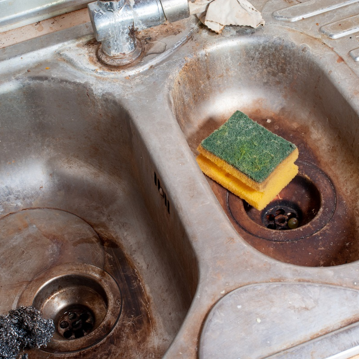 Zetrzyjcie szare mydło i wymieszajcie z popularnym napojem. Kamień i ...