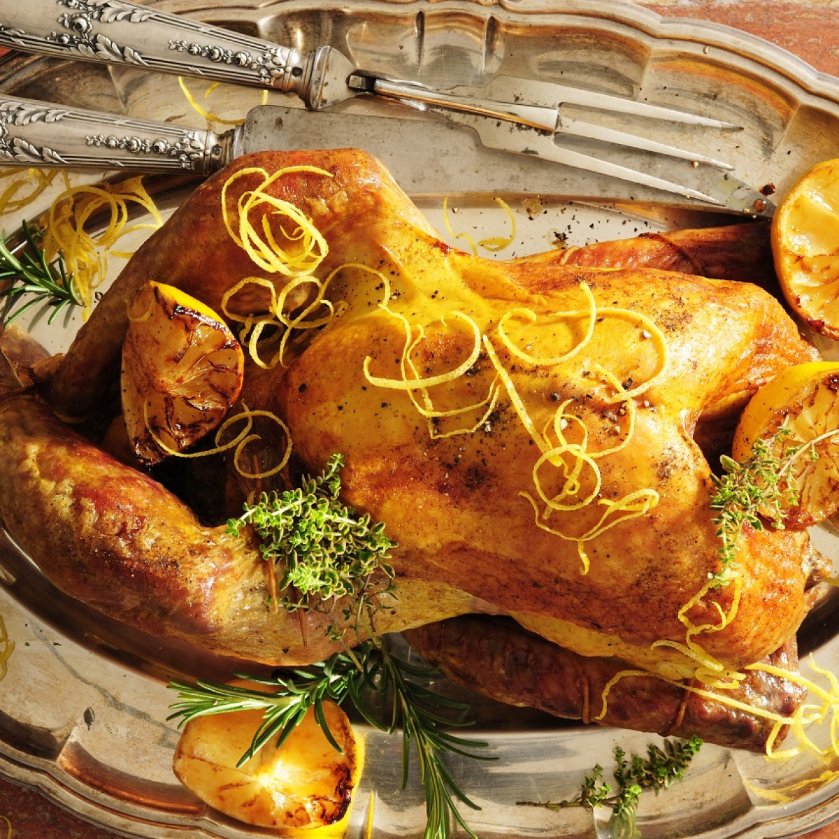 Pieczony indyk z chrupiącą skórką - przepis - Mojegotowanie.pl