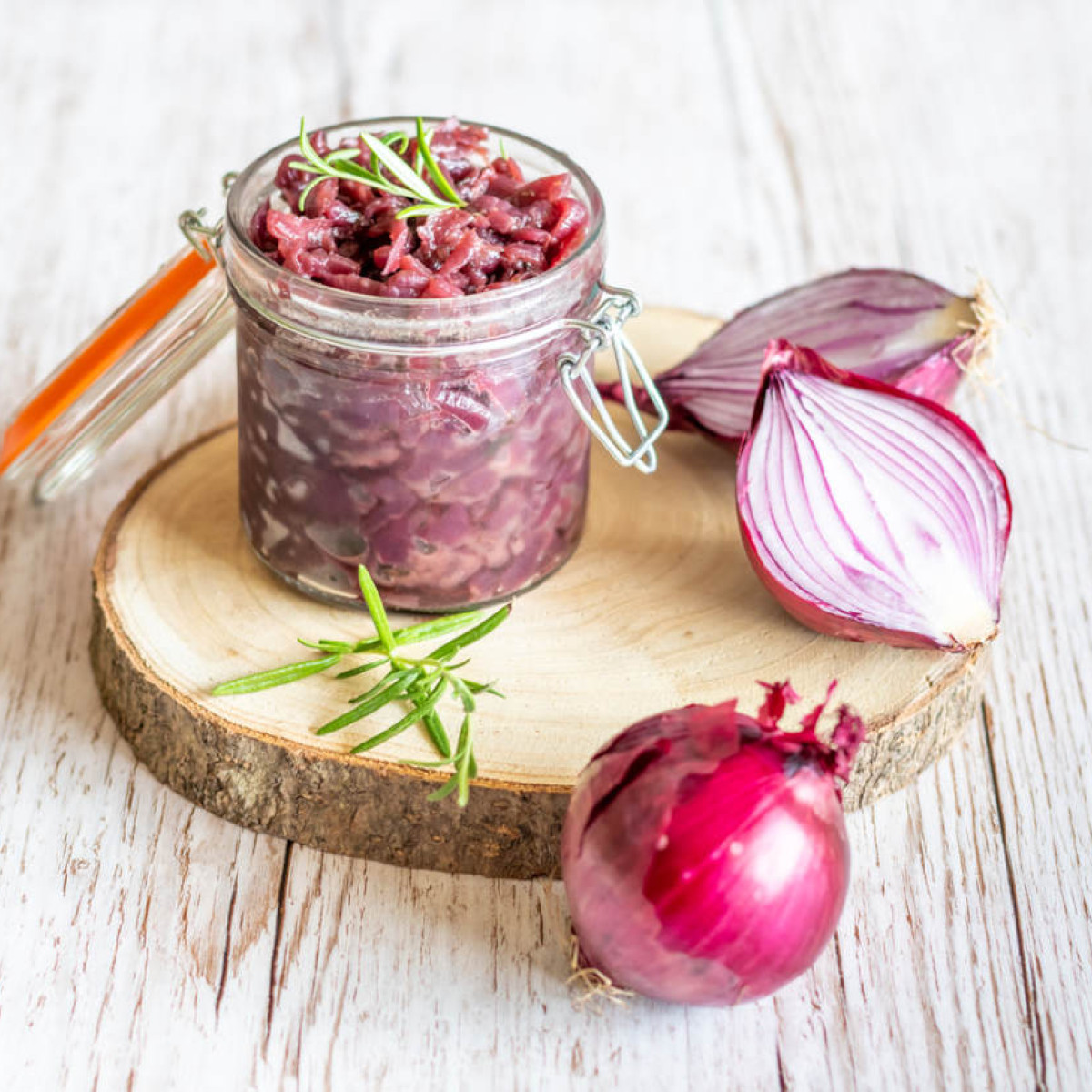Konfitura z czerwonej cebuli - przepis - Mojegotowanie.pl
