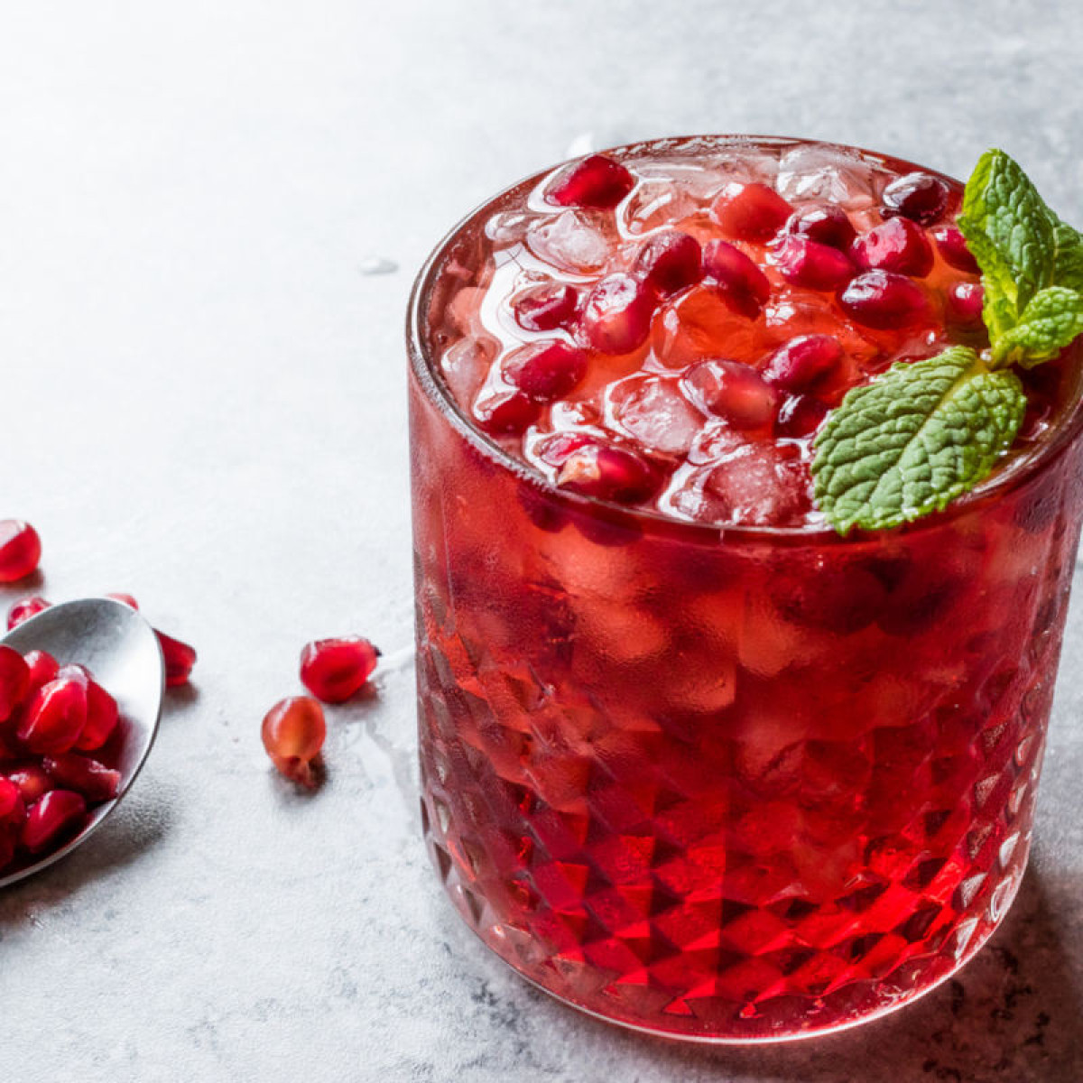 Drink z grenadiną - przepis - Mojegotowanie.pl