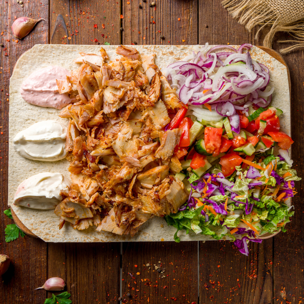Shoarma (shawarma) – bliskowschodni kebab - przepis - Mojegotowanie.pl