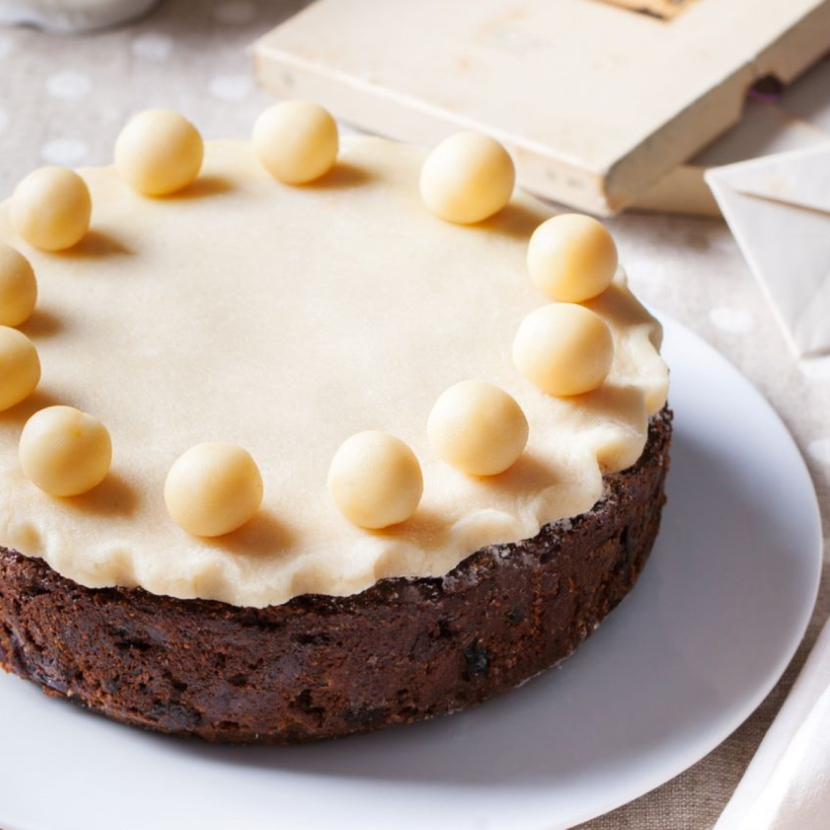 Simnel cake - przepis - Mojegotowanie.pl