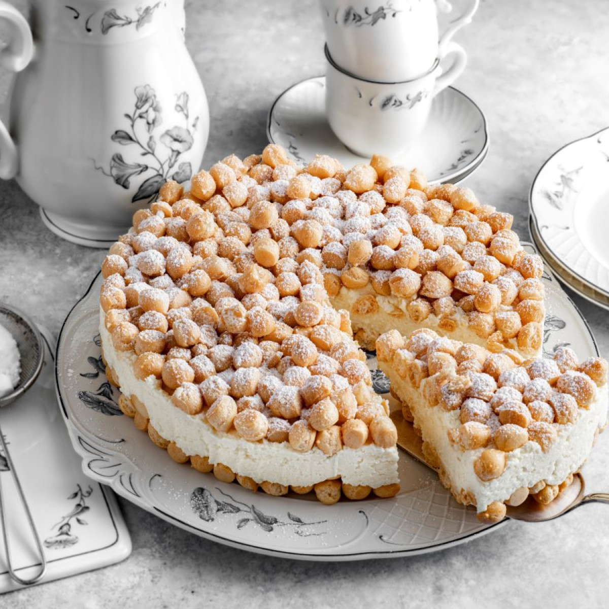 Karpatka z groszkiem ptysiowym - przepis - Mojegotowanie.pl