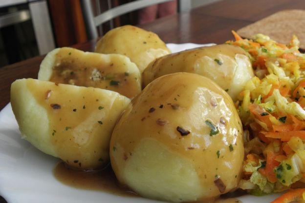 Pyzy ziemniaczane - Przepis na pyzy ziemniaczane - MojeGotowanie.pl