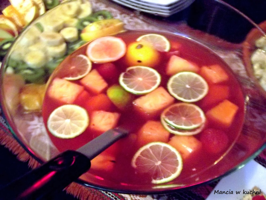 Maksymalnie owocowy poncz - przepis - Mojegotowanie.pl