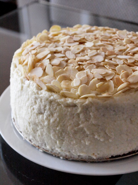 Tort Raffaello - przepis - Mojegotowanie.pl