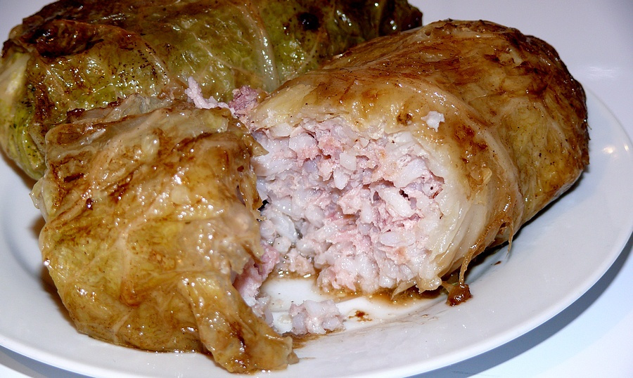 golabki z ryzem i miesem w sosie pomidorowym