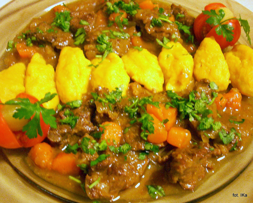 Gulasz wołowy - Przepis na Gulasz wołowy - Mojegotowanie.pl