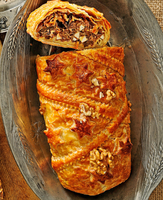 Kulebiak z kapustą i grzybami - przepis - Mojegotowanie.pl