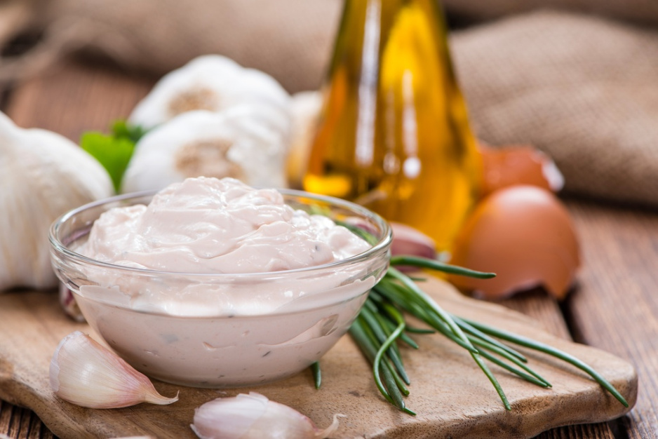 Sos aioli - hit wśród sosów. Charakterystyka i przepis - Mojegotowanie.pl