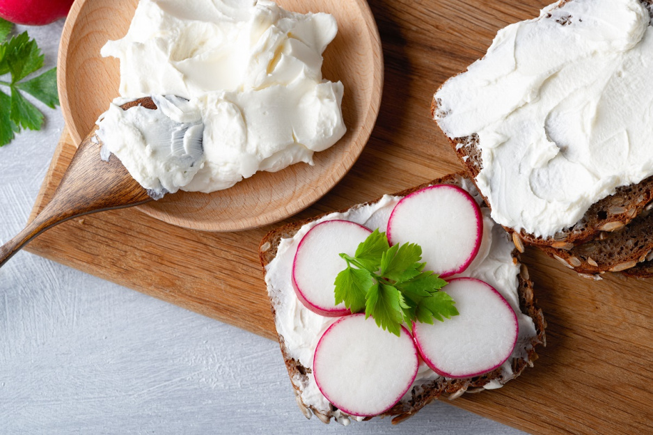 Domowy serek kanapkowy zrobicie tylko z 2 składników. Aksamitnie ...