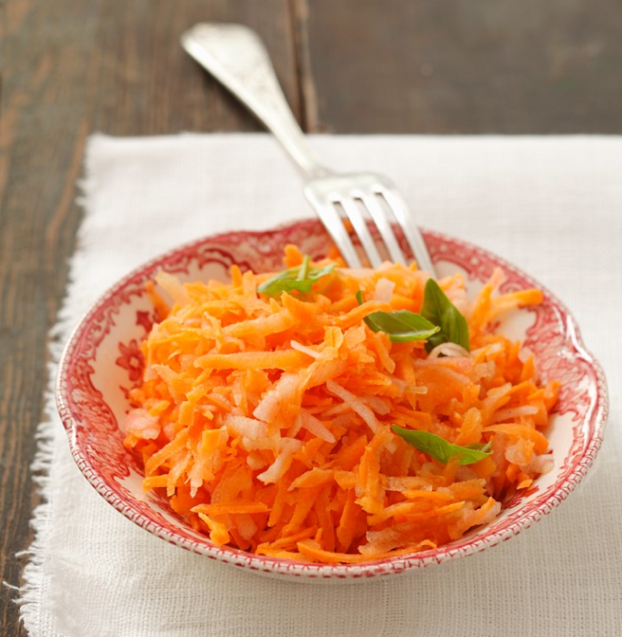 Surówka z marchewki - najprostsza - przepis - Mojegotowanie.pl