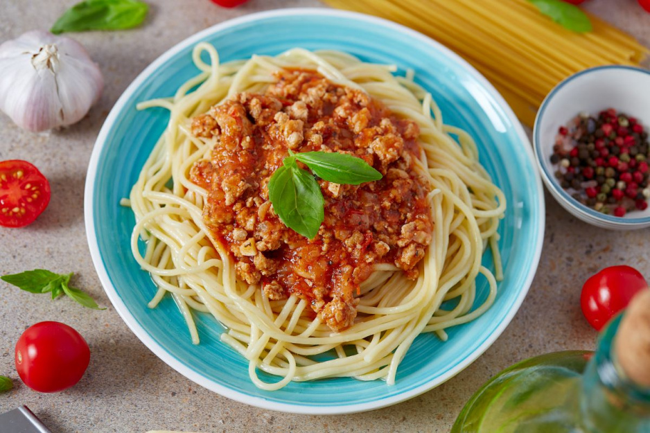 Sos do spaghetti bolognese - przepis - Mojegotowanie.pl