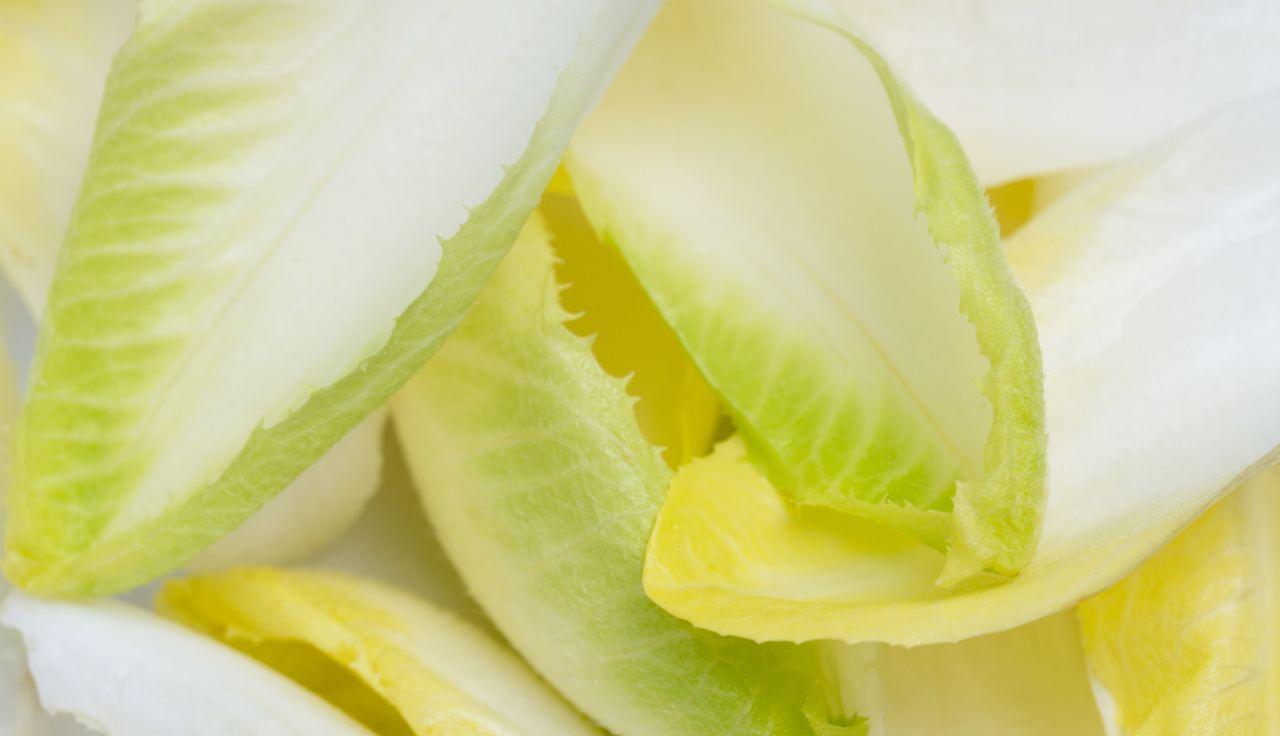 Kryje się na tacce między kapustami, niezauważona. To duży błąd ...