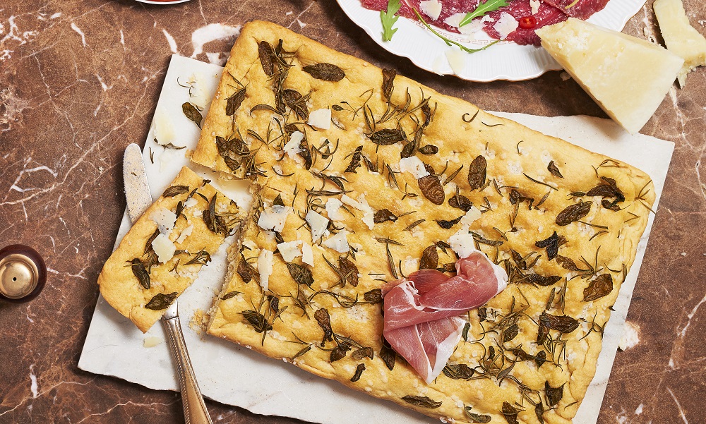 Schiacciata z rozmarynem i szałwią - Przepis na Schiacciata z ...